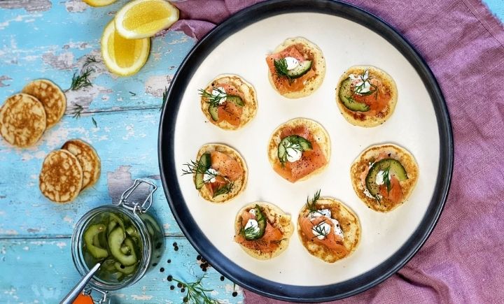 Blini canapés with smoked salmon, horseradish and pickle - Bidfood